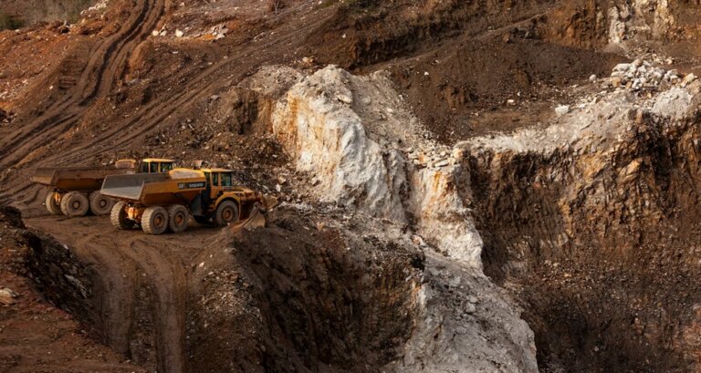 Oregon sits on trillion $$ “white Gold” mine. Bird stands in way ...